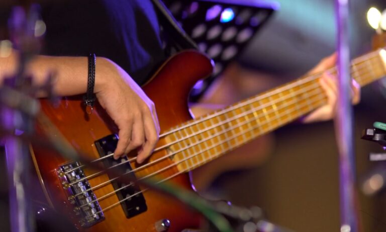 Baritone vs. Tenor Guitar: Comparing Sounds and Styles