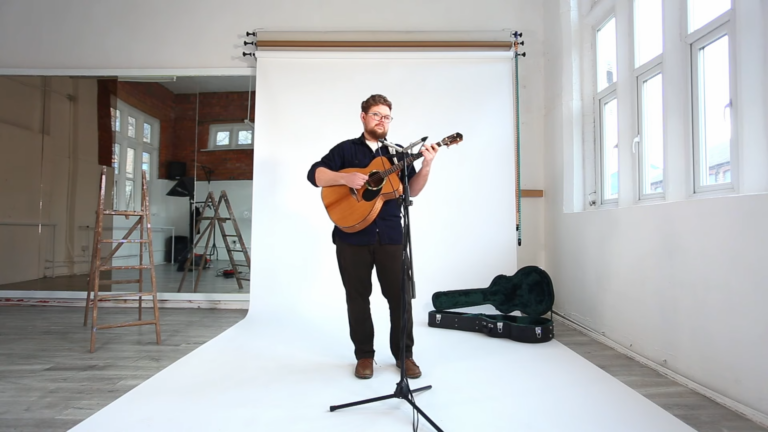 Baritone vs. Tenor Guitar: Comparing Sounds and Styles